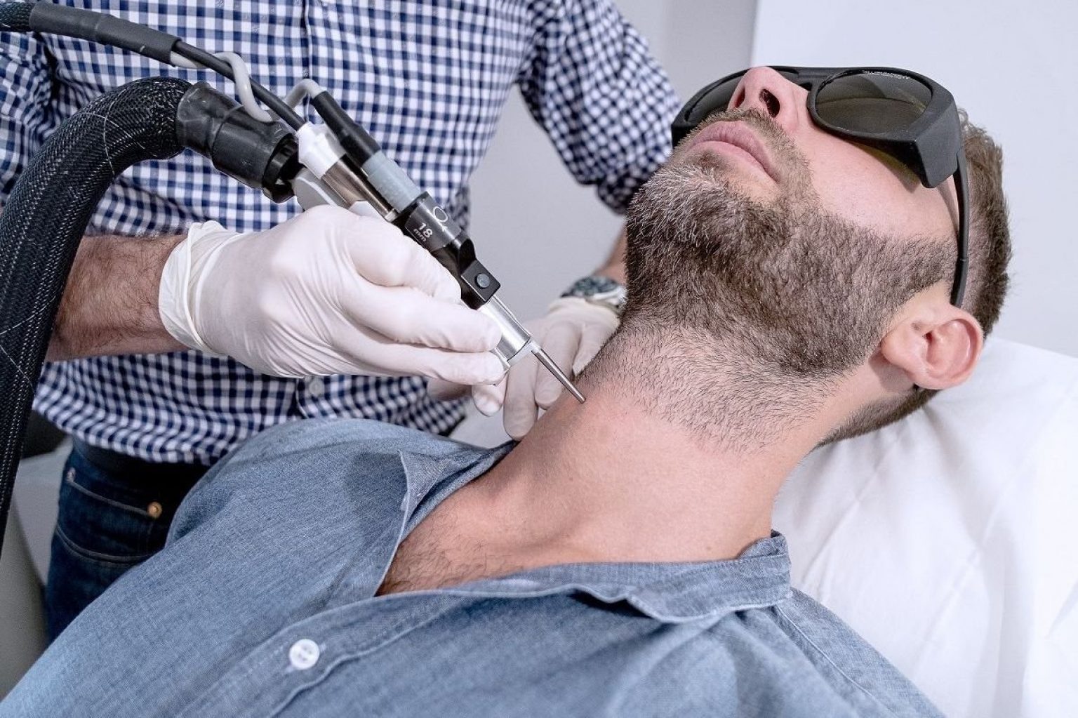 Qué es la depilación láser de barba: expertos responden nuestras dudas ...